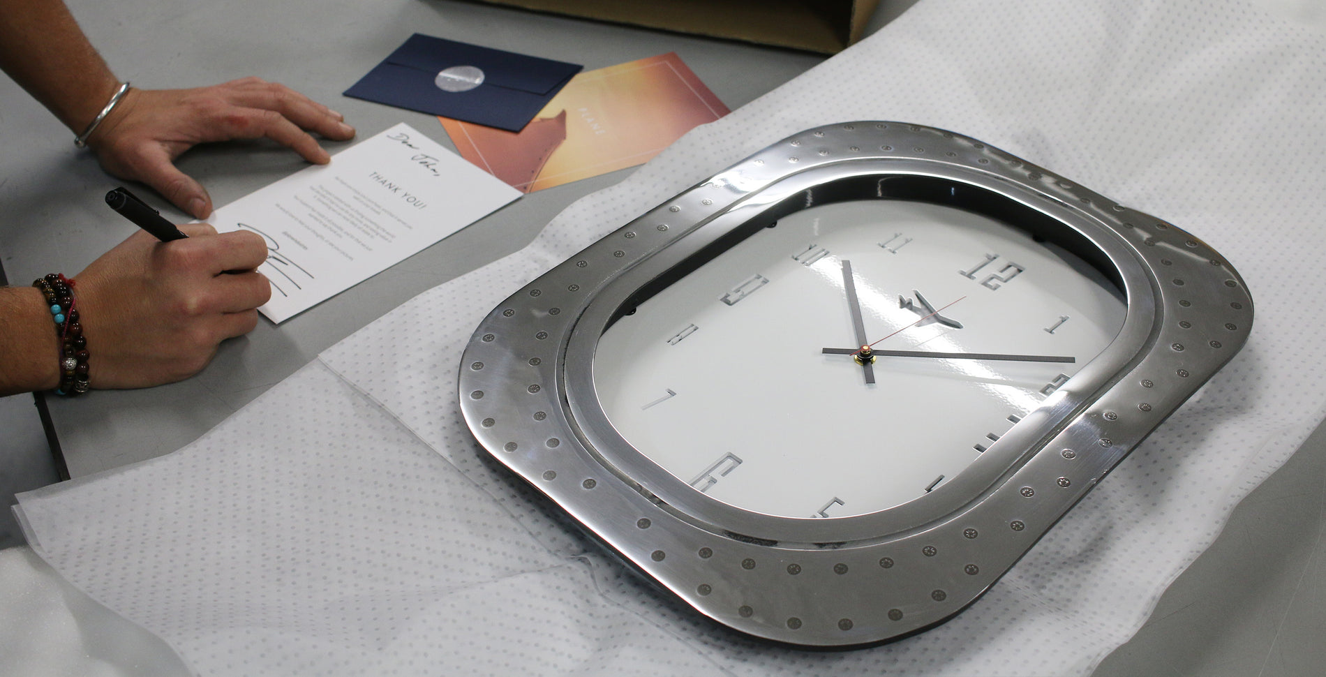 AIRBUS A320 WINDOW CLOCK - WHITE